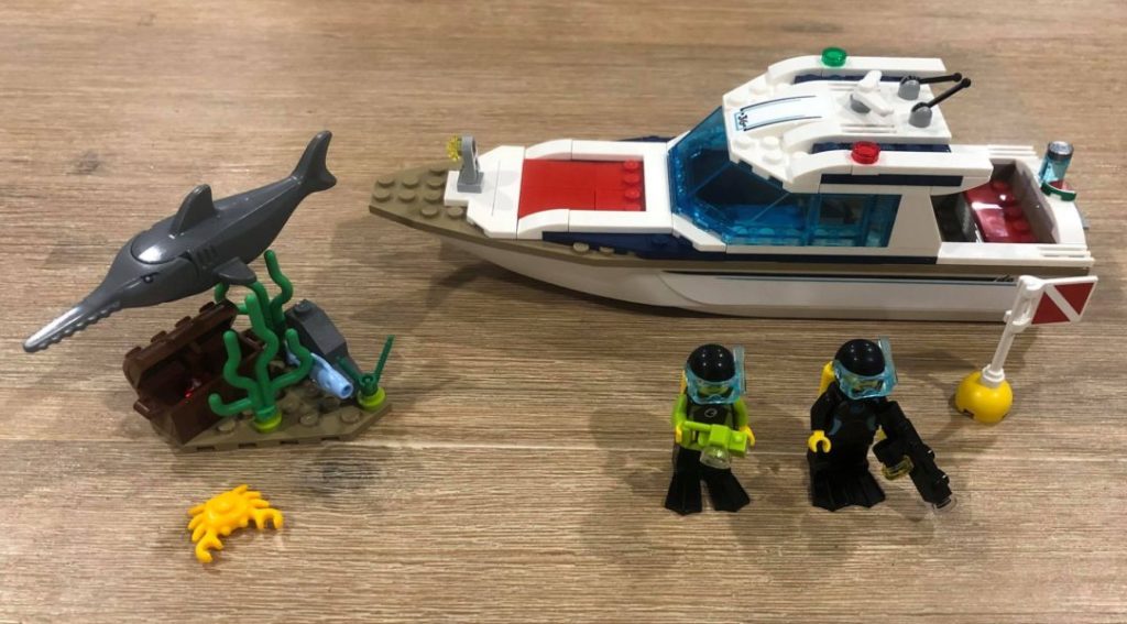 LEGO City Great Vehicles Diving Yacht 60221 Review - A Nice Home